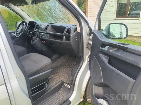 Pelēks Volkswagen Caravelle 2016 Rīga, ar dzinēja tilpumu 2.00 L un nobraukumu 347 tūkst. km par 15900 €, foto 7 vietnē AUTOMOTO.COM.LV