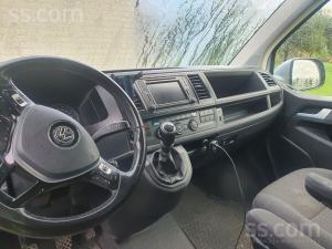 Pelēks Volkswagen Caravelle 2016 Rīga, ar dzinēja tilpumu 2.00 L un nobraukumu 347 tūkst. km par 15900 €, foto 9 vietnē AUTOMOTO.COM.LV
