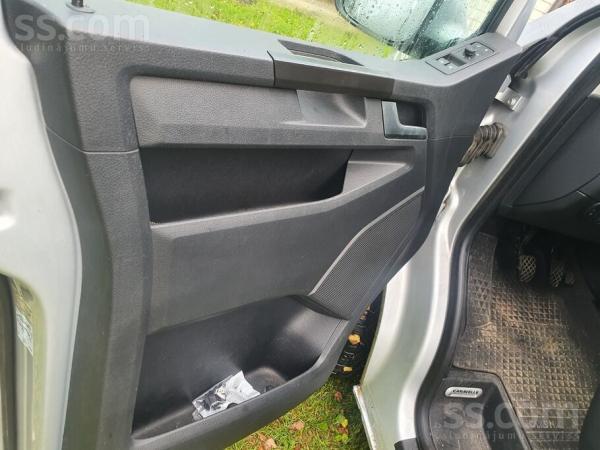 Pelēks Volkswagen Caravelle 2016 Rīga, ar dzinēja tilpumu 2.00 L un nobraukumu 347 tūkst. km par 15900 €, foto 10 vietnē AUTOMOTO.COM.LV