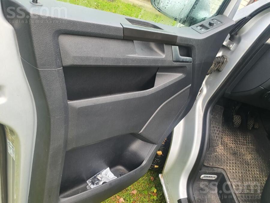 Pelēks Volkswagen Caravelle 2016 Rīga, ar dzinēja tilpumu 2.00 L un nobraukumu 347 tūkst. km par 15900 €, foto 10 vietnē AUTOMOTO.COM.LV