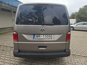 Grey Volkswagen Caravelle 2017 in Riga, with an engine capacity of 2.00 L and mileage of 460 thousand km for 18750 €, photo 8 on AUTOMOTO.COM.LV