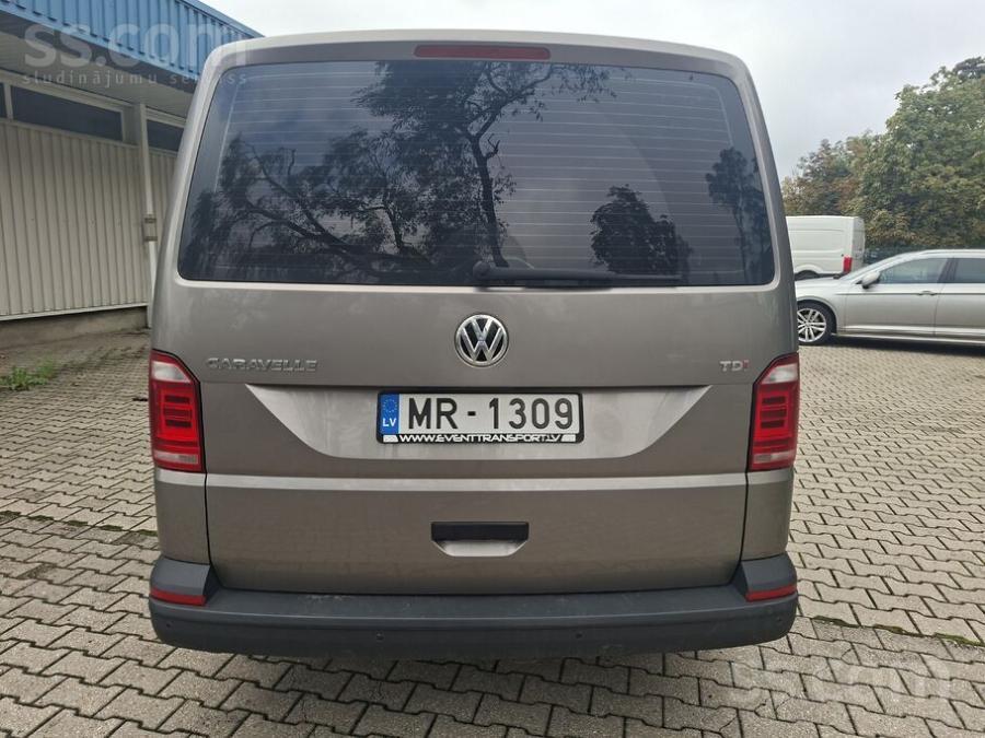 Grey Volkswagen Caravelle 2017 in Riga, with an engine capacity of 2.00 L and mileage of 460 thousand km for 18750 €, photo 8 on AUTOMOTO.COM.LV