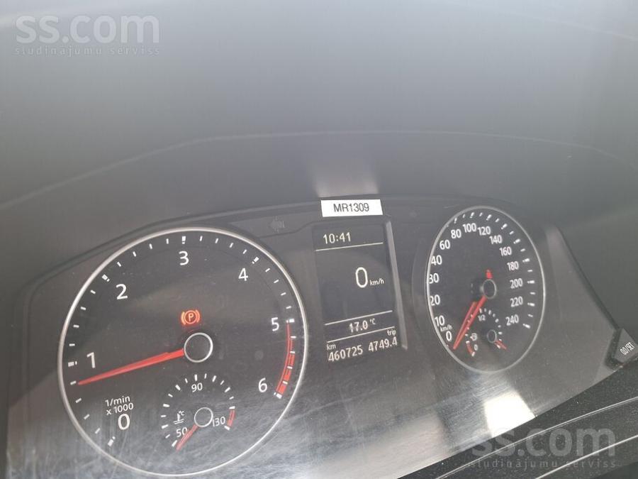 Grey Volkswagen Caravelle 2017 in Riga, with an engine capacity of 2.00 L and mileage of 460 thousand km for 18750 €, photo 12 on AUTOMOTO.COM.LV