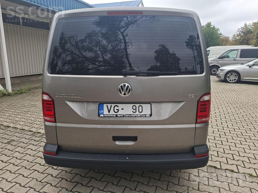 Pelēks Volkswagen Caravelle 2017 Rīga, ar dzinēja tilpumu 2.00 L un nobraukumu 432 tūkst. km par 17550 €, foto 6 vietnē AUTOMOTO.COM.LV