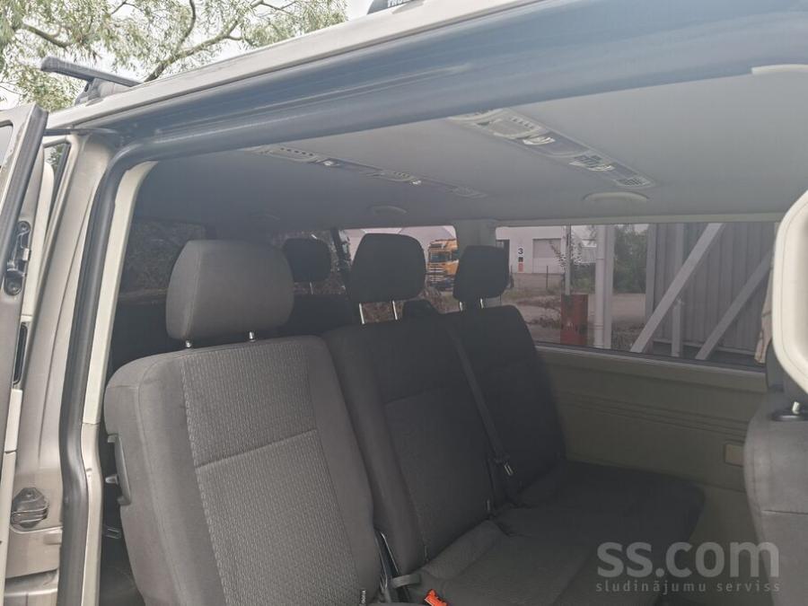 Pelēks Volkswagen Caravelle 2017 Rīga, ar dzinēja tilpumu 2.00 L un nobraukumu 432 tūkst. km par 17550 €, foto 8 vietnē AUTOMOTO.COM.LV