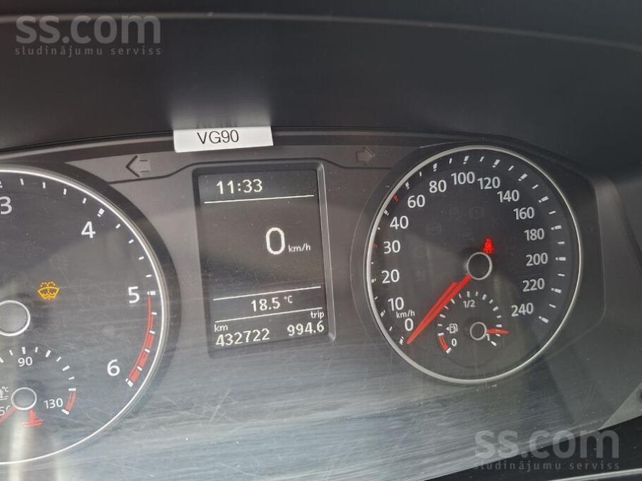 Pelēks Volkswagen Caravelle 2017 Rīga, ar dzinēja tilpumu 2.00 L un nobraukumu 432 tūkst. km par 17550 €, foto 9 vietnē AUTOMOTO.COM.LV