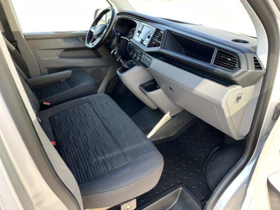 Pelēks Volkswagen Caravelle 2020 Rīga, ar dzinēja tilpumu 2.00 L un nobraukumu 87 tūkst. km par 35990 €, foto 21 vietnē AUTOMOTO.COM.LV