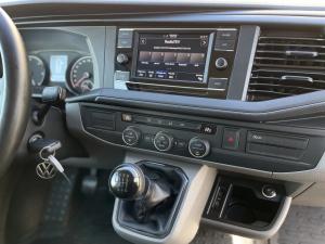 Pelēks Volkswagen Caravelle 2020 Rīga, ar dzinēja tilpumu 2.00 L un nobraukumu 87 tūkst. km par 35990 €, foto 22 vietnē AUTOMOTO.COM.LV