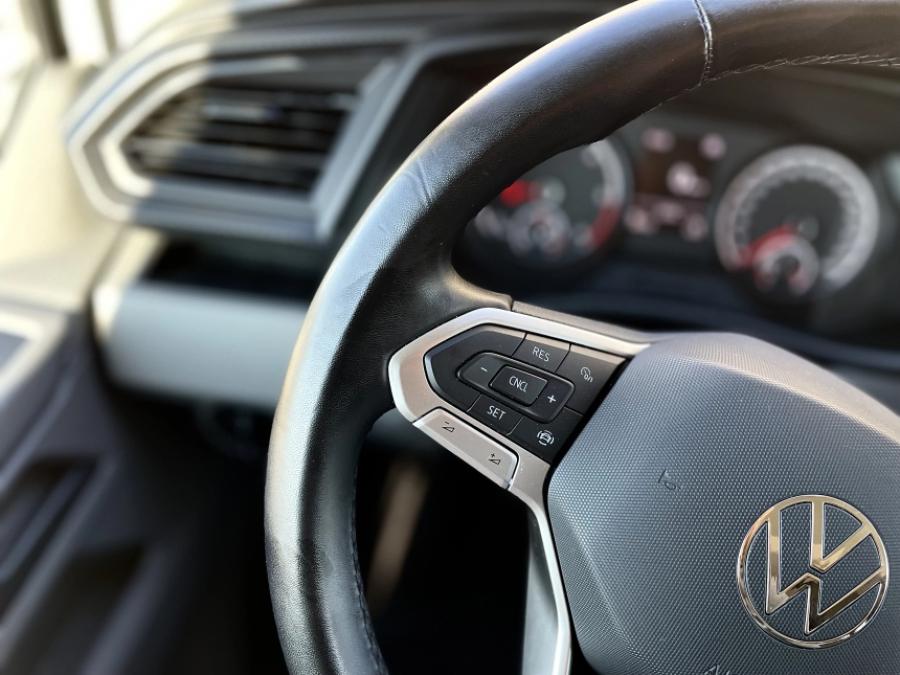 Pelēks Volkswagen Caravelle 2020 Rīga, ar dzinēja tilpumu 2.00 L un nobraukumu 87 tūkst. km par 35990 €, foto 29 vietnē AUTOMOTO.COM.LV