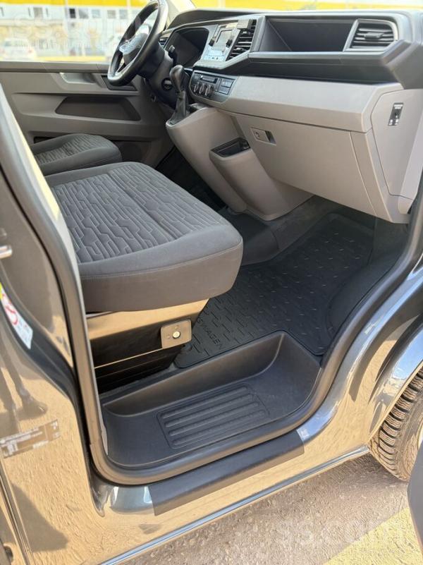 Pelēks Volkswagen Caravelle 2022 Valmiera, ar dzinēja tilpumu 2.00 L un nobraukumu 34 tūkst. km par 37500 €, foto 9 vietnē AUTOMOTO.COM.LV