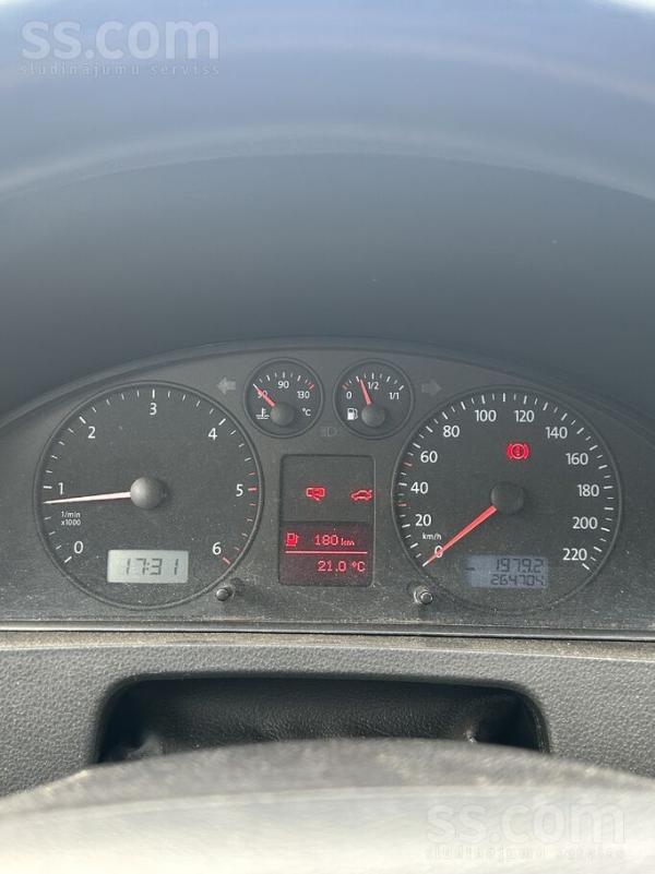 Grey Volkswagen Caravelle 2025 in Liepaja, with an engine capacity of 2.50 L and mileage of 265 thousand km for 6100 €, photo 6 on AUTOMOTO.COM.LV