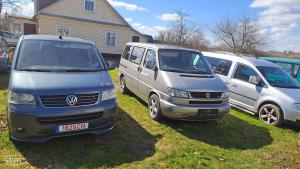 Grey Volkswagen Caravelle 1999 in Vilnius, with an engine capacity of 2.50 L and mileage of 3285 thousand km for 6750 €, photo 17 on AUTOMOTO.COM.LV