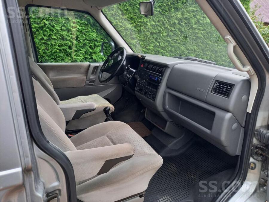 Pelēks Volkswagen Caravelle 1999 Jelgava, ar dzinēja tilpumu 2.50 L un nobraukumu 422 tūkst. km par 2650 €, foto 5 vietnē AUTOMOTO.COM.LV