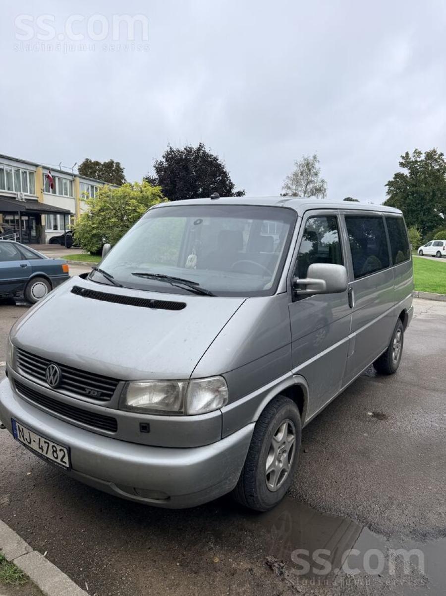 Pelēks Volkswagen Caravelle 2000 Bauska, ar dzinēja tilpumu 2.50 L un nobraukumu 408 tūkst. km par 3000 €, foto 1 vietnē AUTOMOTO.COM.LV