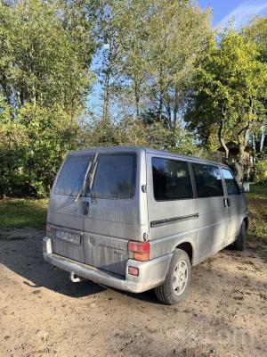 Pelēks Volkswagen Caravelle 2000 Bauska, ar dzinēja tilpumu 2.50 L un nobraukumu 408 tūkst. km par 3000 €, foto 3 vietnē AUTOMOTO.COM.LV