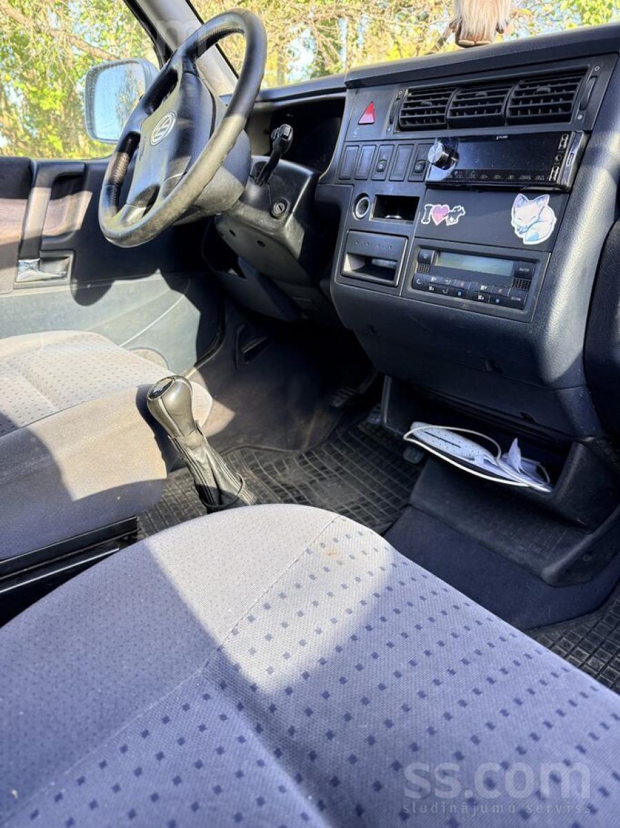 Pelēks Volkswagen Caravelle 2000 Bauska, ar dzinēja tilpumu 2.50 L un nobraukumu 408 tūkst. km par 3000 €, foto 4 vietnē AUTOMOTO.COM.LV