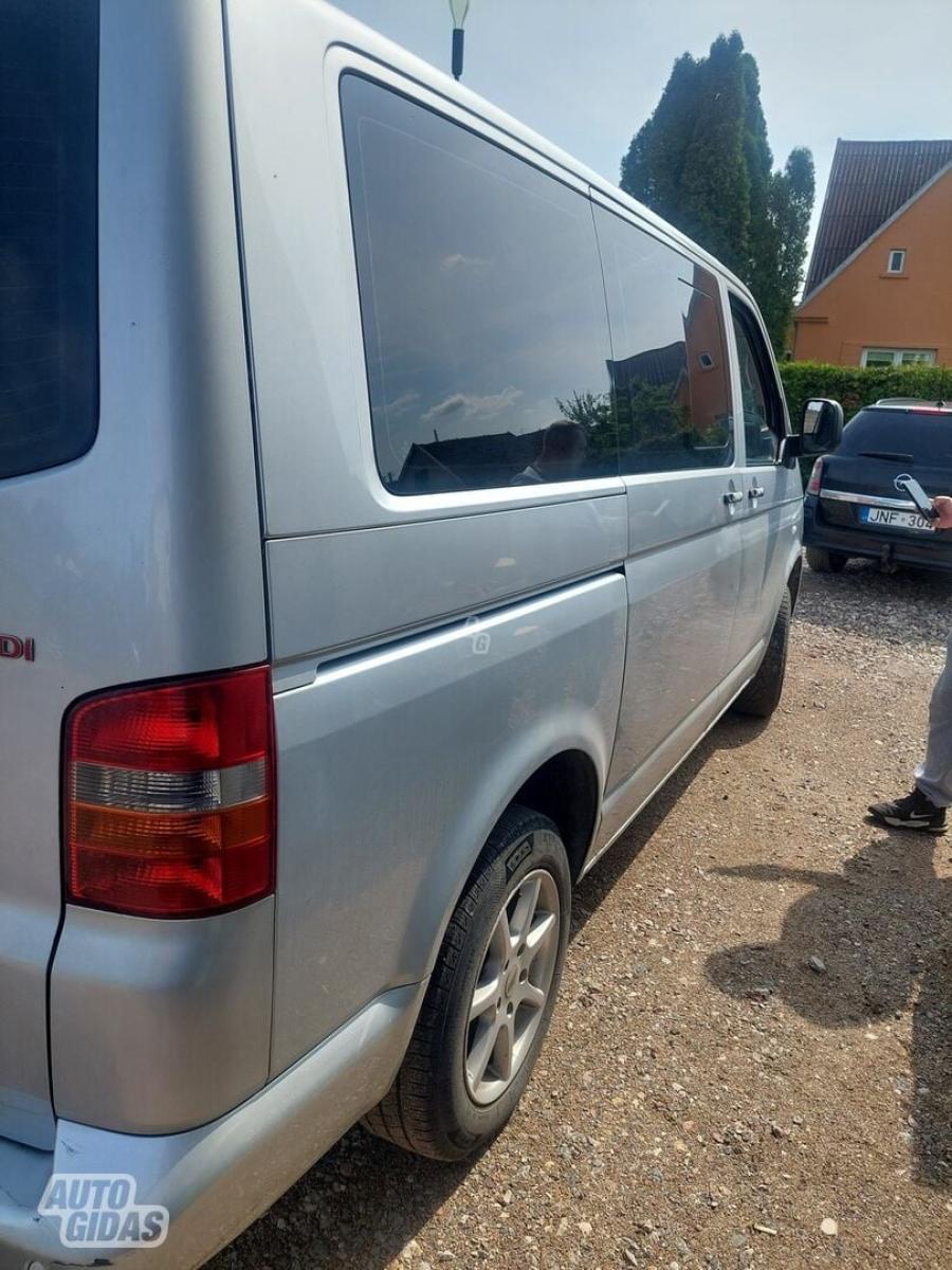 Pelēks Volkswagen Caravelle 2005 Marijampole, ar dzinēja tilpumu 2.50 L un nobraukumu 348 tūkst. km par 3650 €, foto 3 vietnē AUTOMOTO.COM.LV