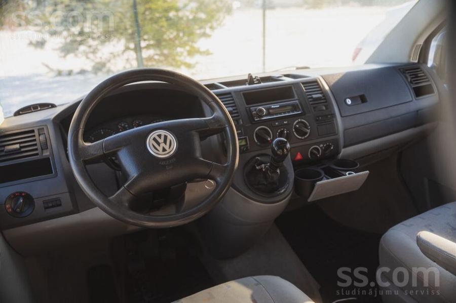 Pelēks Volkswagen Caravelle 2005 Rīga, ar dzinēja tilpumu 2.50 L un nobraukumu 397 tūkst. km par 6890 €, foto 7 vietnē AUTOMOTO.COM.LV