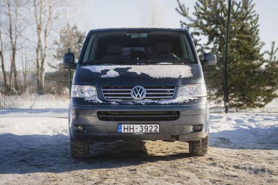 Grey Volkswagen Caravelle 2005 in Riga, with an engine capacity of 2.50 L and mileage of 397 thousand km for 6890 €, photo 2 on AUTOMOTO.COM.LV