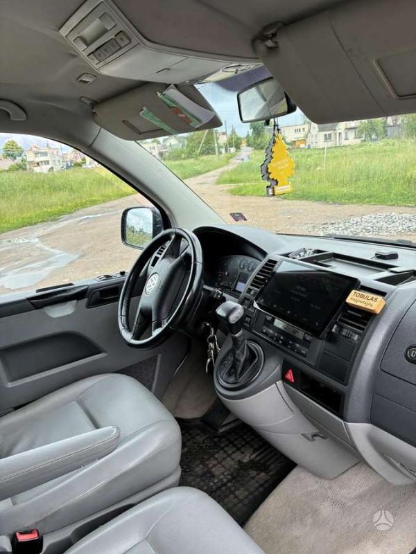 Pelēks Volkswagen Caravelle 2006 Kaišiadorys, ar dzinēja tilpumu 2.50 L un nobraukumu 290 tūkst. km par 7900 €, foto 5 vietnē AUTOMOTO.COM.LV