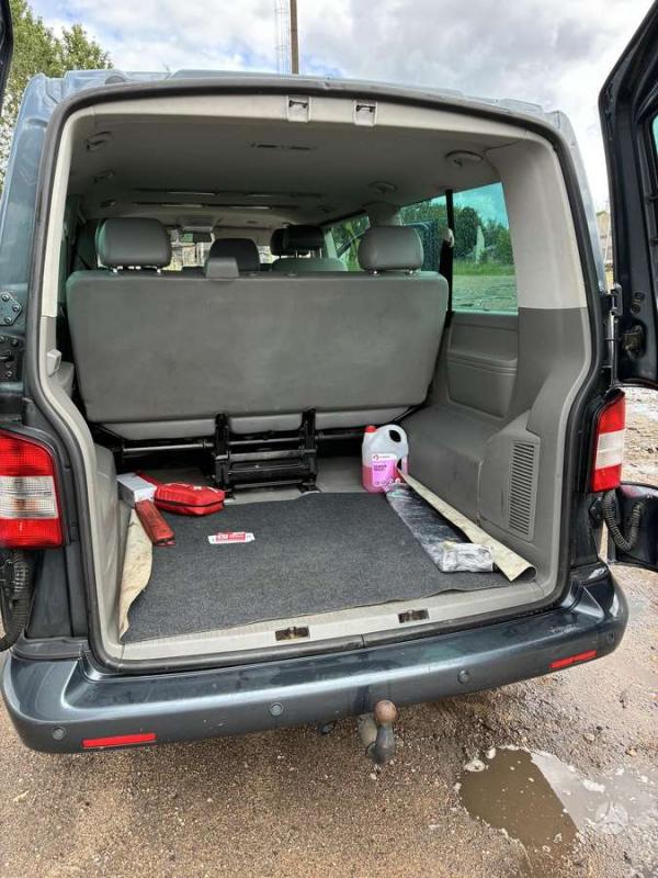 Pelēks Volkswagen Caravelle 2006 Kaišiadorys, ar dzinēja tilpumu 2.50 L un nobraukumu 290 tūkst. km par 7900 €, foto 9 vietnē AUTOMOTO.COM.LV