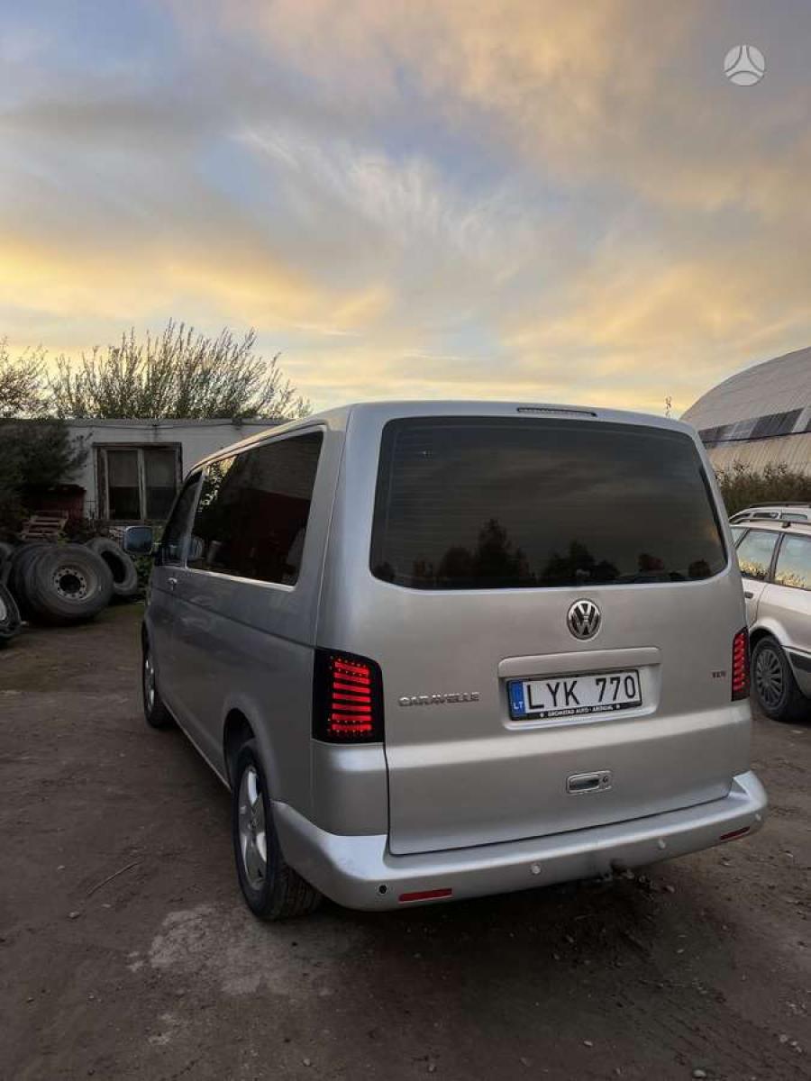 Grey Volkswagen Caravelle 2007 in Siauliai, with an engine capacity of 2.46 L and mileage of 378 thousand km for 5100 €, photo 3 on AUTOMOTO.COM.LV