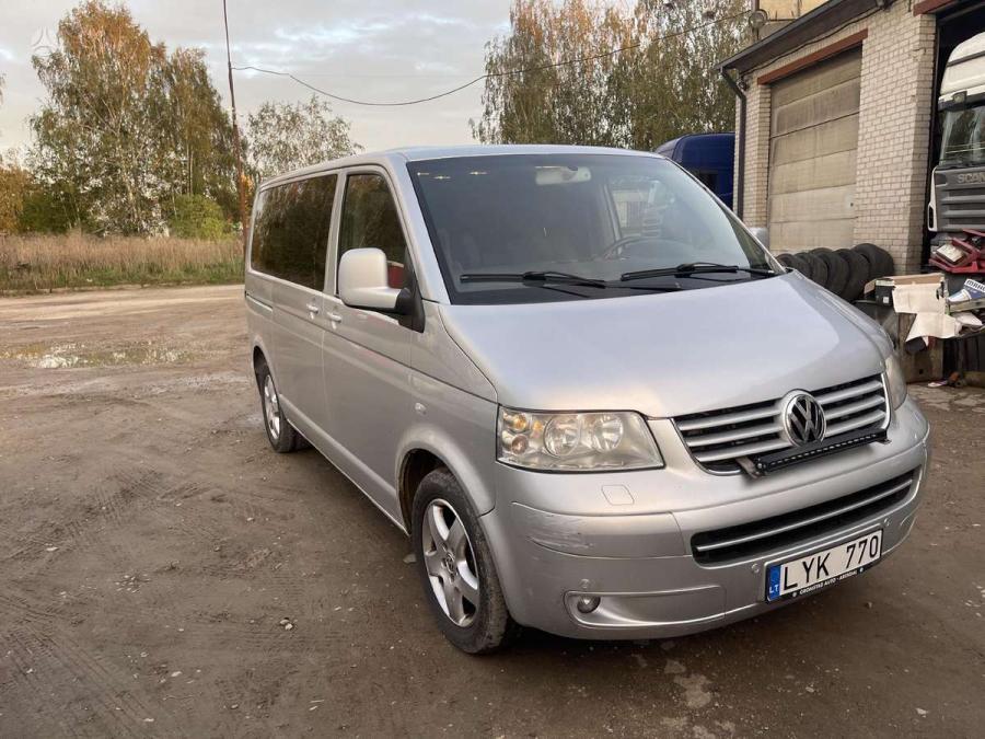 Grey Volkswagen Caravelle 2007 in Siauliai, with an engine capacity of 2.46 L and mileage of 378 thousand km for 5100 €, photo 4 on AUTOMOTO.COM.LV