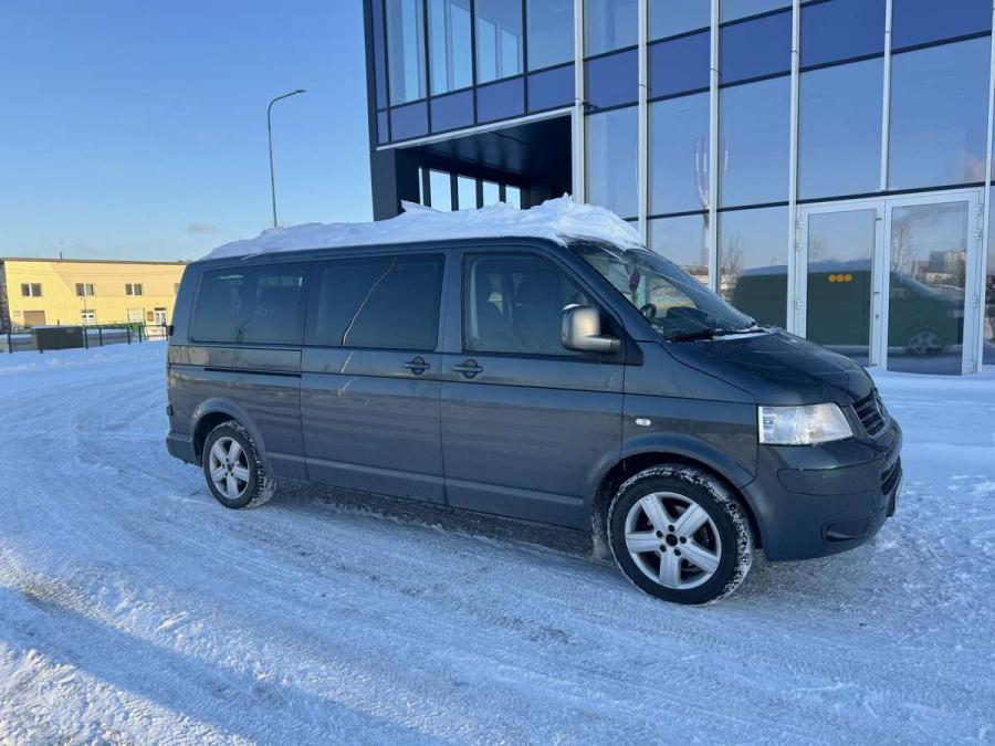 Pelēks Volkswagen Caravelle 2007 Viļņa, ar dzinēja tilpumu 2.46 L un nobraukumu 400 tūkst. km par 4999 €, foto 3 vietnē AUTOMOTO.COM.LV