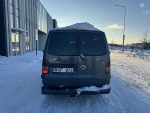 Pelēks Volkswagen Caravelle 2007 Viļņa, ar dzinēja tilpumu 2.46 L un nobraukumu 400 tūkst. km par 4999 €, foto 5 vietnē AUTOMOTO.COM.LV
