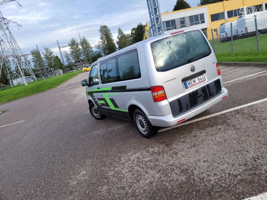 Pelēks Volkswagen Caravelle 2009 Viļņa, ar dzinēja tilpumu 2.00 L un nobraukumu 290 tūkst. km par 5000 €, foto 3 vietnē AUTOMOTO.COM.LV
