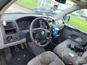 Pelēks Volkswagen Caravelle 2009 Viļņa, ar dzinēja tilpumu 2.00 L un nobraukumu 290 tūkst. km par 5000 €, foto 6 vietnē AUTOMOTO.COM.LV