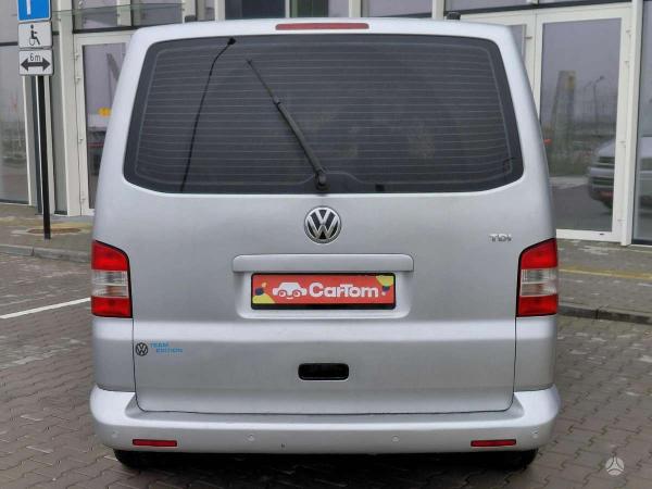 Grey Volkswagen Caravelle 2010 in Vilnius, with an engine capacity of 1.97 L and mileage of 514 thousand km for 7000 €, photo 5 on AUTOMOTO.COM.LV