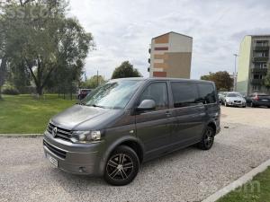 Pelēks Volkswagen Caravelle 2010 Ventspils, ar dzinēja tilpumu 2.00 L un nobraukumu 353 tūkst. km par 10990 €, foto  vietnē AUTOMOTO.COM.LV