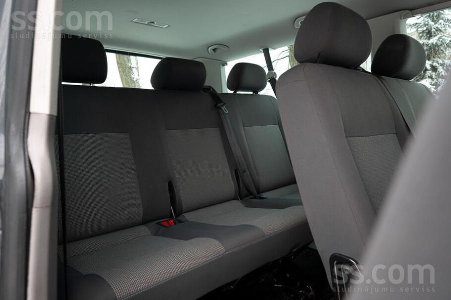 Pelēks Volkswagen Caravelle 2011 Jelgava, ar dzinēja tilpumu 2.00 L un nobraukumu 437 tūkst. km par 10900 €, foto 18 vietnē AUTOMOTO.COM.LV