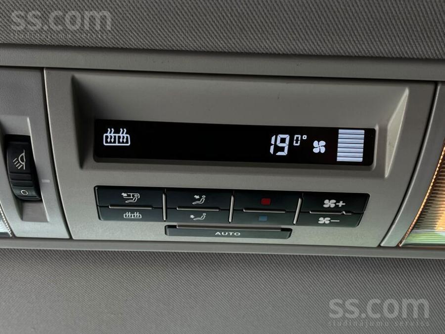 Grey Volkswagen Caravelle 2011 in Riga, with an engine capacity of 2.00 L and mileage of 0 thousand km for 8999 €, photo 24 on AUTOMOTO.COM.LV