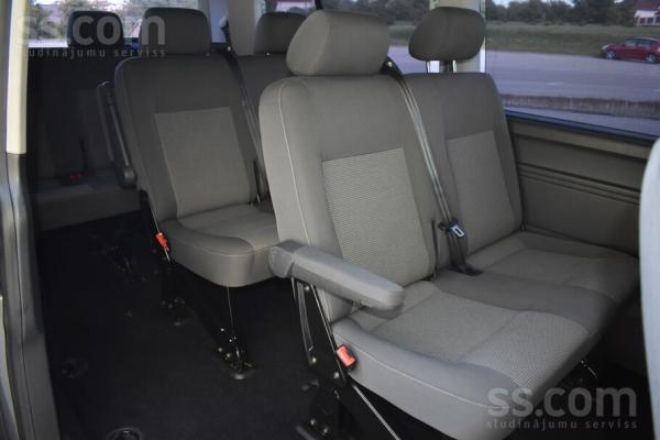 Pelēks Volkswagen Caravelle 2011 Talsi, ar dzinēja tilpumu 2.00 L un nobraukumu 158 tūkst. km par 14000 €, foto 9 vietnē AUTOMOTO.COM.LV