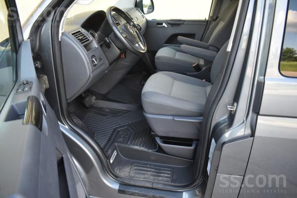 Pelēks Volkswagen Caravelle 2011 Talsi, ar dzinēja tilpumu 2.00 L un nobraukumu 158 tūkst. km par 14000 €, foto 6 vietnē AUTOMOTO.COM.LV