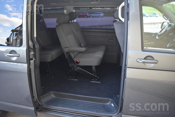Pelēks Volkswagen Caravelle 2011 Talsi, ar dzinēja tilpumu 2.00 L un nobraukumu 158 tūkst. km par 14000 €, foto 10 vietnē AUTOMOTO.COM.LV