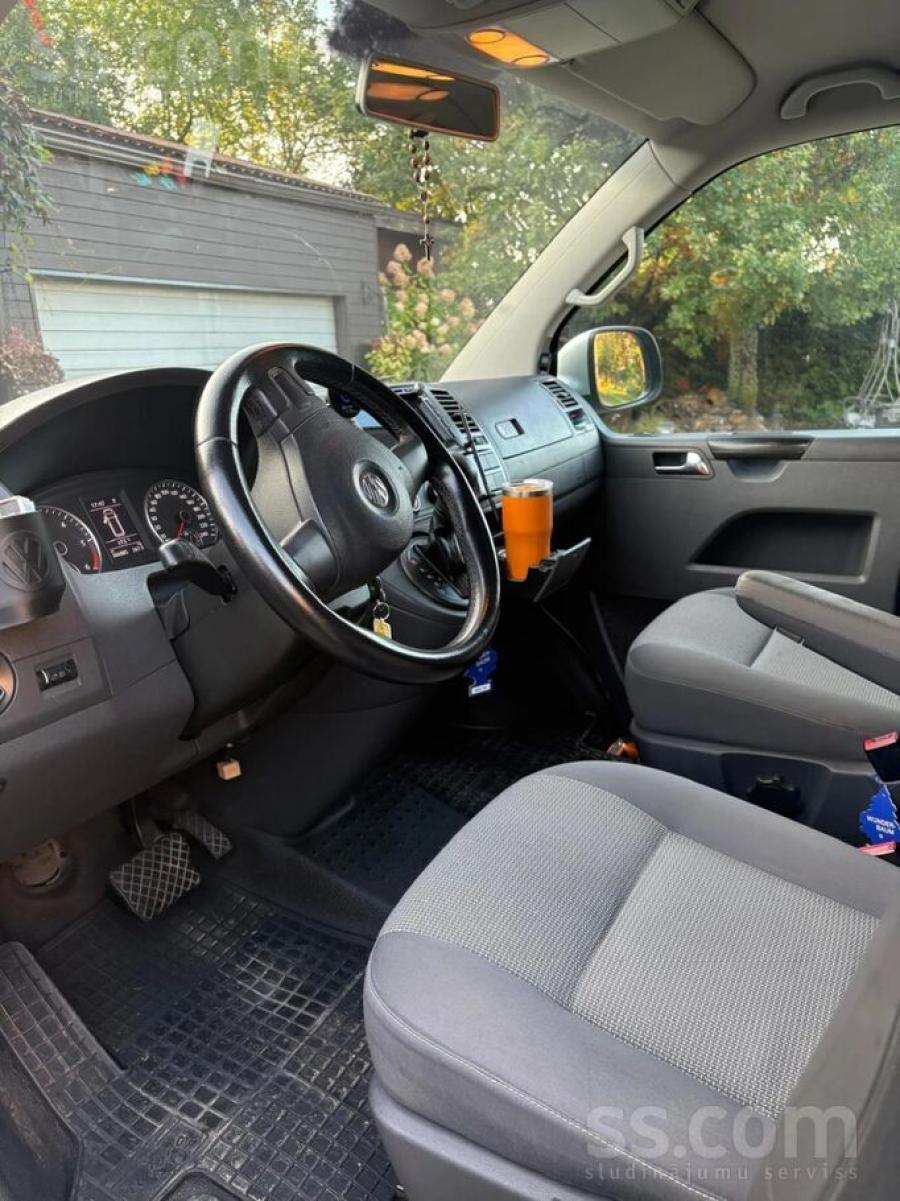 Grey Volkswagen Caravelle 2011 in Riga, with an engine capacity of 2.00 L and mileage of 367 thousand km for 10900 €, photo 7 on AUTOMOTO.COM.LV