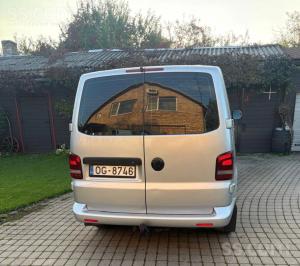 Grey Volkswagen Caravelle 2011 in Riga, with an engine capacity of 2.00 L and mileage of 367 thousand km for 10900 €, photo 9 on AUTOMOTO.COM.LV