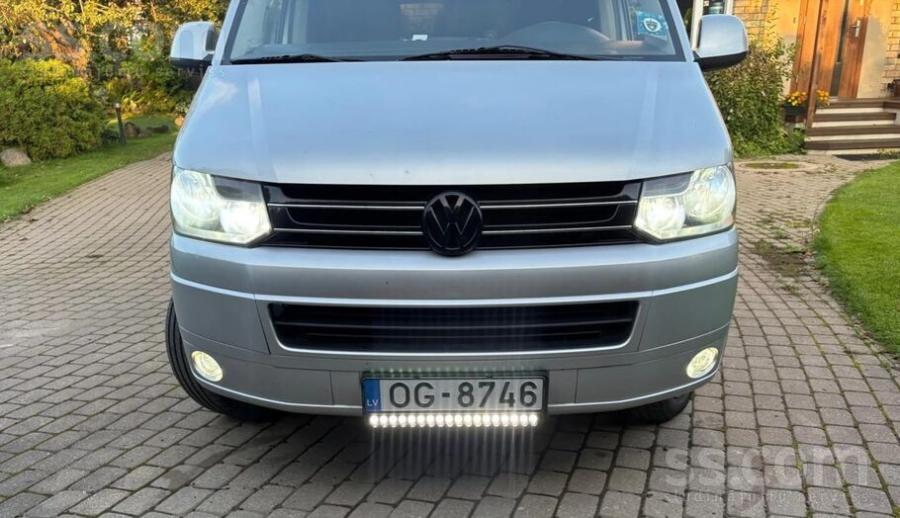 Grey Volkswagen Caravelle 2011 in Riga, with an engine capacity of 2.00 L and mileage of 367 thousand km for 10900 €, photo 10 on AUTOMOTO.COM.LV