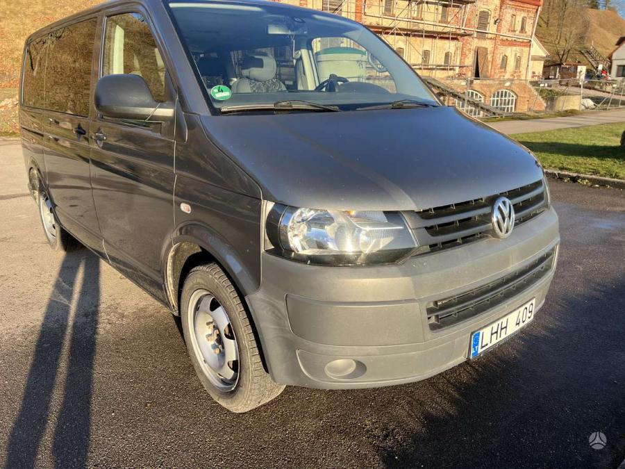 Grey Volkswagen Caravelle 2012 in Kaunas, with an engine capacity of 1.97 L and mileage of 213 thousand km for 13499 €, photo 2 on AUTOMOTO.COM.LV