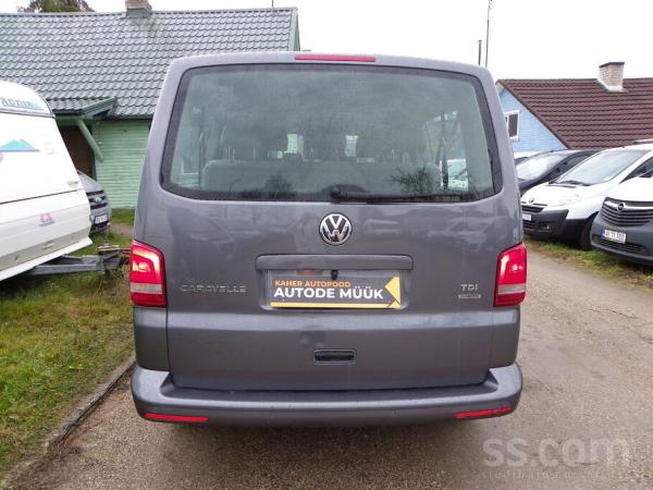 Pelēks Volkswagen Caravelle 2013 Valka, ar dzinēja tilpumu 2.00 L un nobraukumu 225 tūkst. km par 12999 €, foto 7 vietnē AUTOMOTO.COM.LV