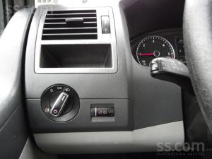Pelēks Volkswagen Caravelle 2013 Valka, ar dzinēja tilpumu 2.00 L un nobraukumu 225 tūkst. km par 12999 €, foto 13 vietnē AUTOMOTO.COM.LV