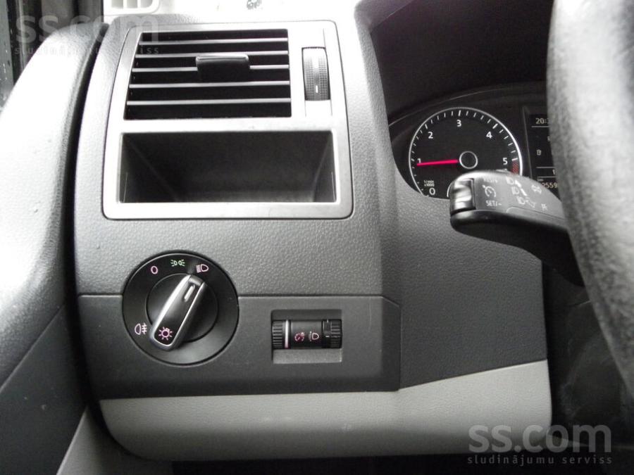 Pelēks Volkswagen Caravelle 2013 Valka, ar dzinēja tilpumu 2.00 L un nobraukumu 225 tūkst. km par 12999 €, foto 13 vietnē AUTOMOTO.COM.LV