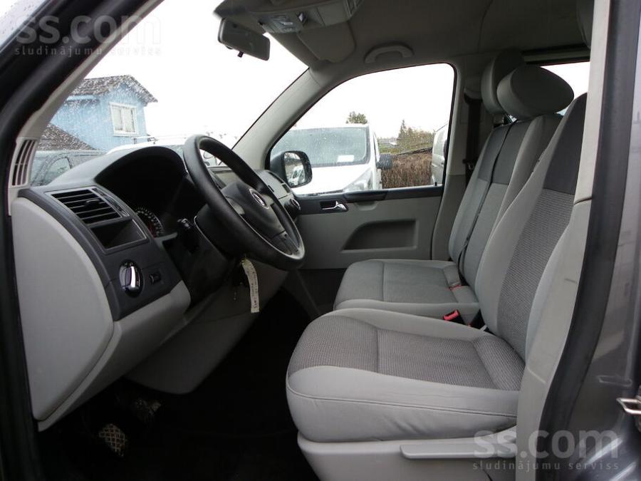 Pelēks Volkswagen Caravelle 2013 Valka, ar dzinēja tilpumu 2.00 L un nobraukumu 225 tūkst. km par 12999 €, foto 16 vietnē AUTOMOTO.COM.LV
