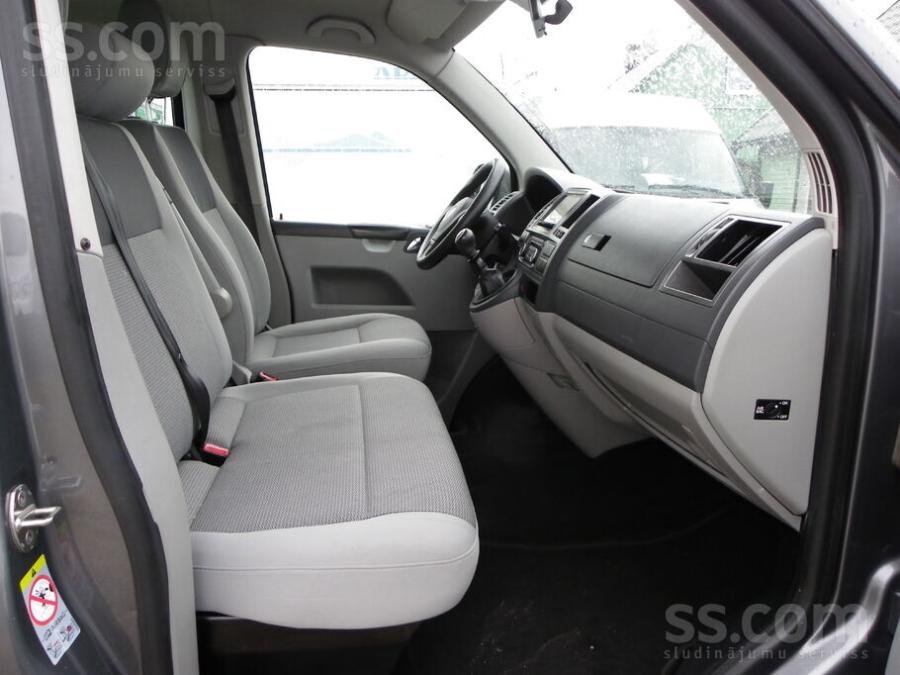 Pelēks Volkswagen Caravelle 2013 Valka, ar dzinēja tilpumu 2.00 L un nobraukumu 225 tūkst. km par 12999 €, foto 17 vietnē AUTOMOTO.COM.LV