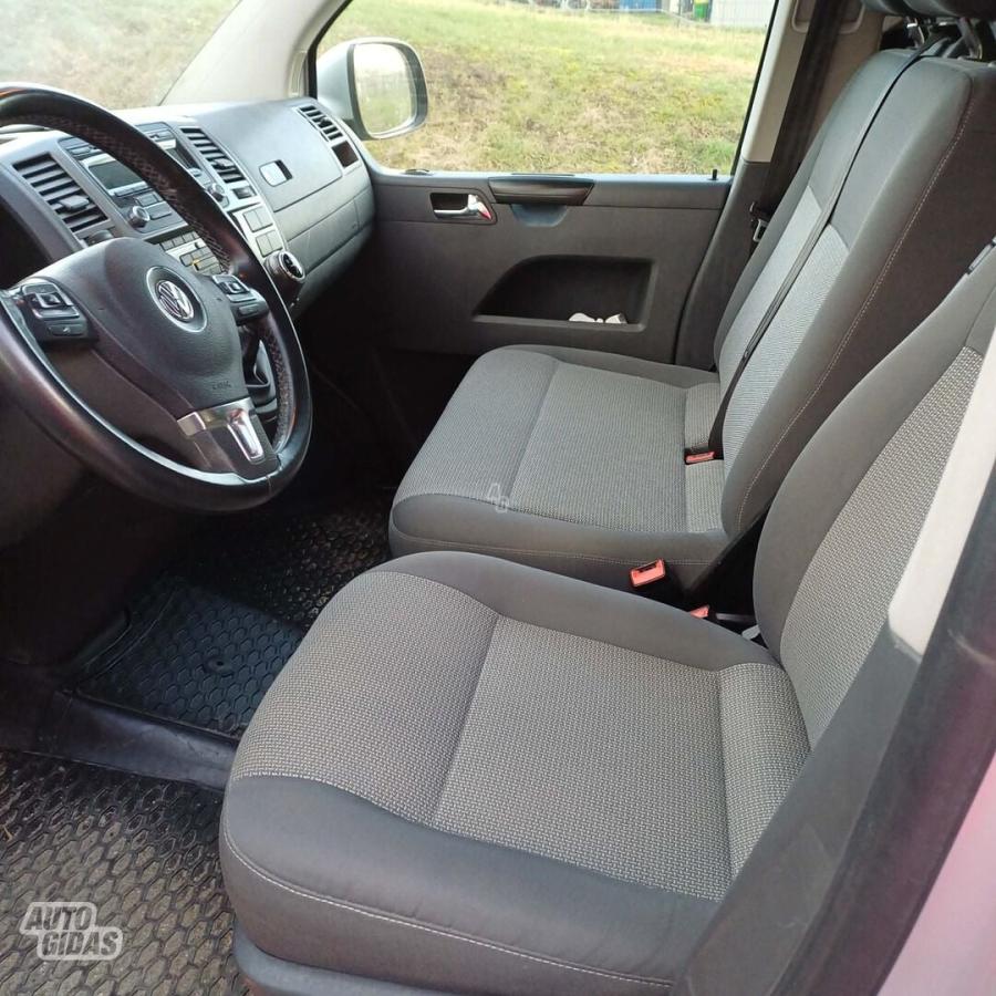 Pelēks Volkswagen Caravelle 2014 Kauņa, ar dzinēja tilpumu 2.00 L un nobraukumu 282 tūkst. km par 13900 €, foto 9 vietnē AUTOMOTO.COM.LV