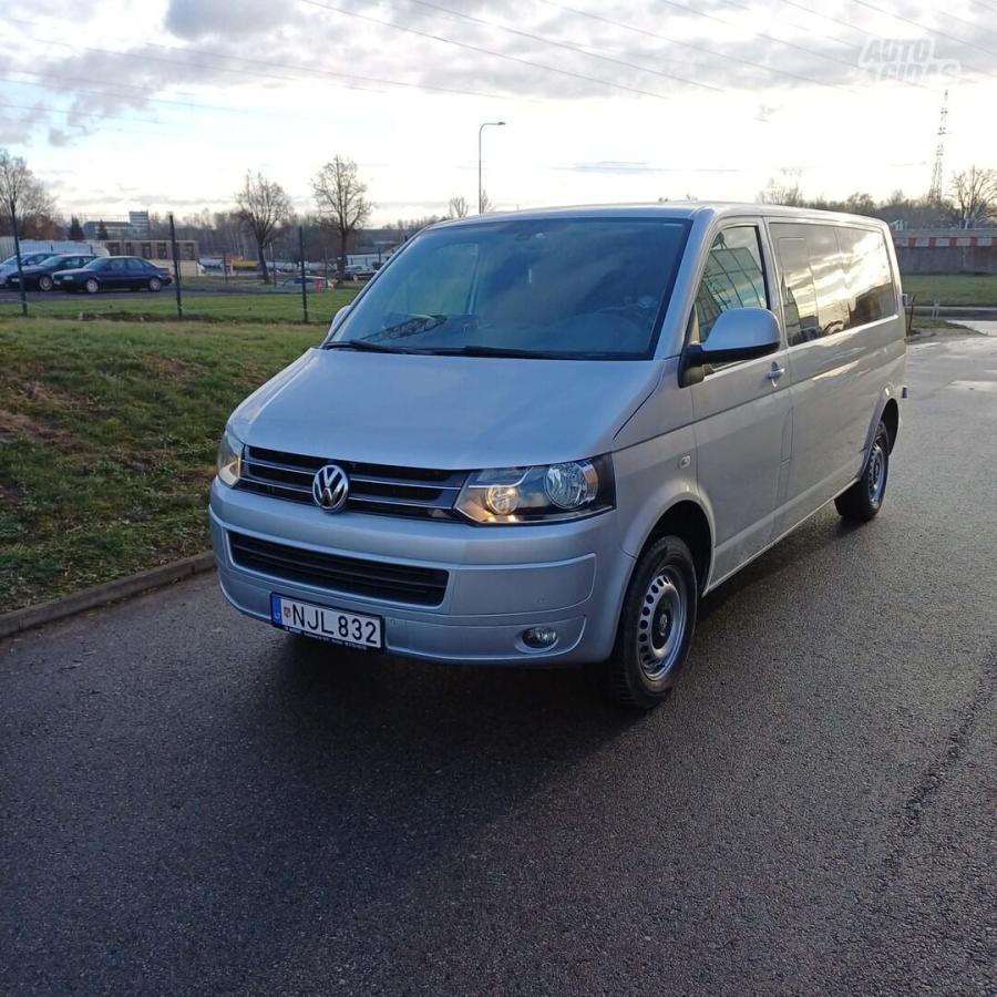 Grey Volkswagen Caravelle 2014 in Kaunas, with an engine capacity of 2.00 L and mileage of 282 thousand km for 13900 €, photo 1 on AUTOMOTO.COM.LV
