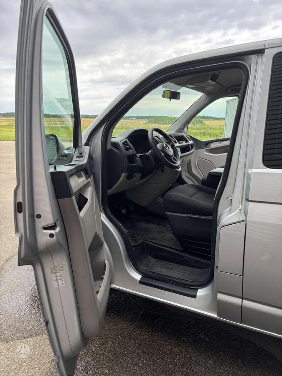 Grey Volkswagen Caravelle 2017 in Klaipeda, with an engine capacity of 1.97 L and mileage of 270 thousand km for 15500 €, photo 12 on AUTOMOTO.COM.LV